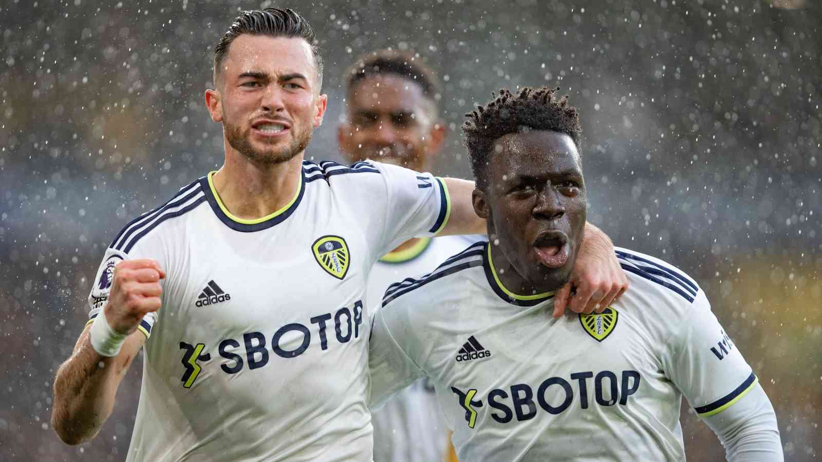 Leeds United presenta nueva equipación 2024 con un diseño que rememora ...